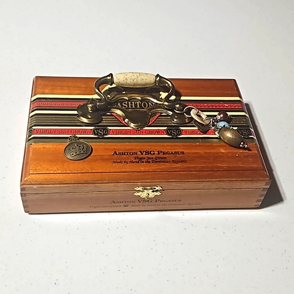 Ashton VSG PEGASUS | Storage & Organization | Rare Cigar Box Ashton Vsg Pegasus W Handle | Poshmark